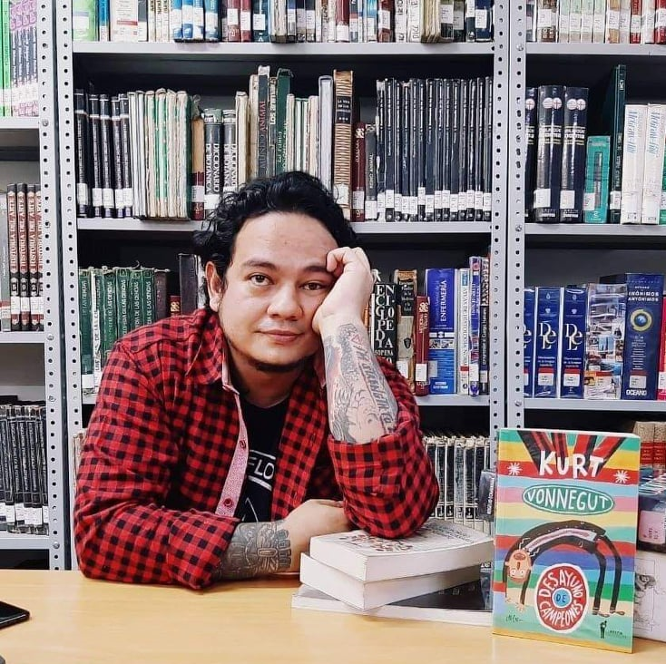 Julián Alejandro Hernández, autor en El Unicornio